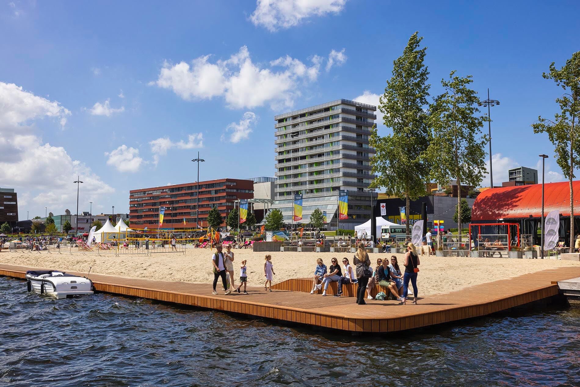 Esplanade, a multiple and flexible used public space - Echo